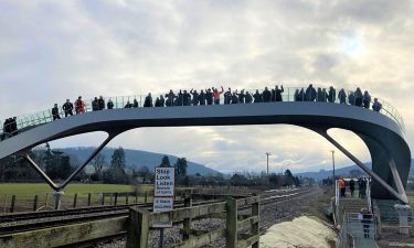 Rail footbridge opens to improve level crossing safety